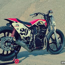 Une série de Honda XLR 600 de dirt track ? On signe où, Breizh Coast ...